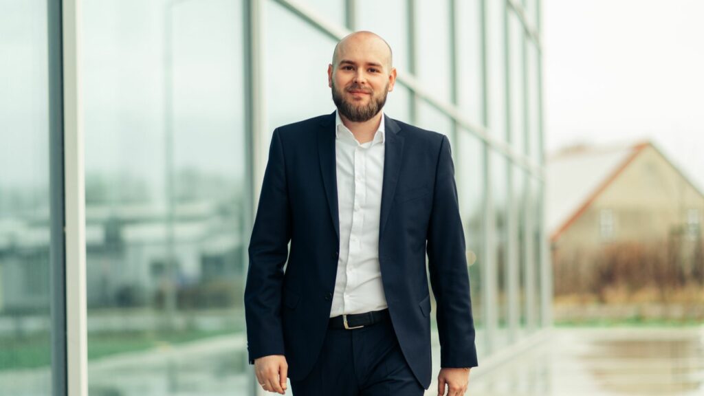 Führungswechsel bei OBI: Dr. Sebastian Gundel ist neuer CEO - business ...